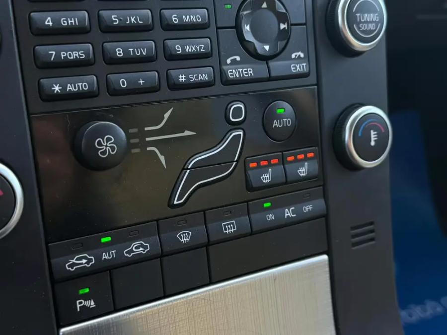 Brūns Volvo V70 2010 Jelgava, ar dzinēja tilpumu 2.40 L un nobraukumu 450 tūkst. km par 3990 €, foto 17 vietnē AUTOMOTO.COM.LV