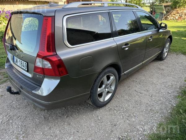 Brūns Volvo V70 2010 Dobele, ar dzinēja tilpumu 2.40 L un nobraukumu 335 tūkst. km par 3600 €, foto 3 vietnē AUTOMOTO.COM.LV