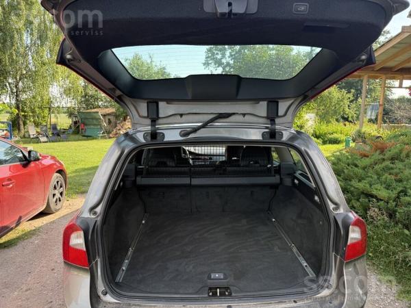 Brūns Volvo V70 2010 Dobele, ar dzinēja tilpumu 2.40 L un nobraukumu 335 tūkst. km par 3600 €, foto 10 vietnē AUTOMOTO.COM.LV