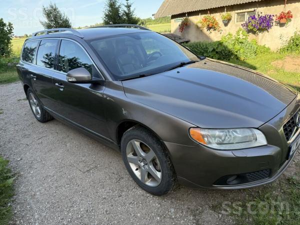 Brūns Volvo V70 2010 Dobele, ar dzinēja tilpumu 2.40 L un nobraukumu 335 tūkst. km par 3350 €, foto 2 vietnē AUTOMOTO.COM.LV
