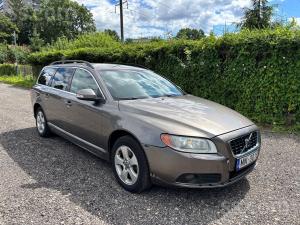 Brown Volvo V70 2010 in Riga, with an engine capacity of 2.40 L and mileage of 346 thousand km for 2950 €, photo 4 on AUTOMOTO.COM.LV