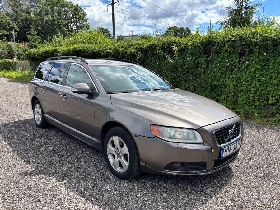 Brown Volvo V70 2010 in Riga, with an engine capacity of 2.40 L and mileage of 346 thousand km for 2950 €, photo 4 on AUTOMOTO.COM.LV