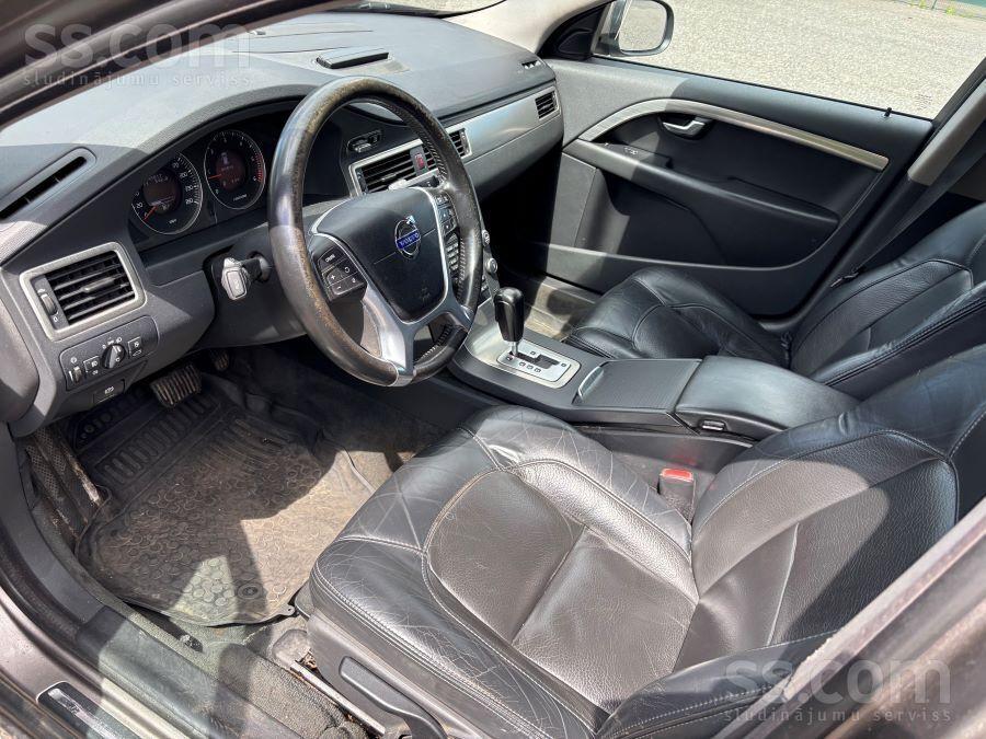 Brown Volvo V70 2010 in Riga, with an engine capacity of 2.40 L and mileage of 346 thousand km for 2950 €, photo 6 on AUTOMOTO.COM.LV