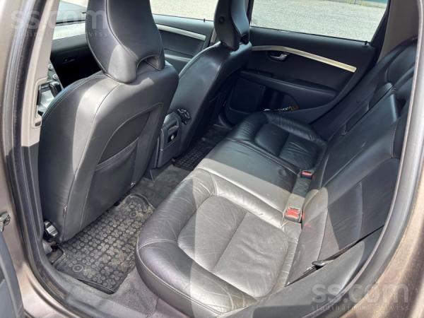 Brown Volvo V70 2010 in Riga, with an engine capacity of 2.40 L and mileage of 346 thousand km for 2950 €, photo 6 on AUTOMOTO.COM.LV