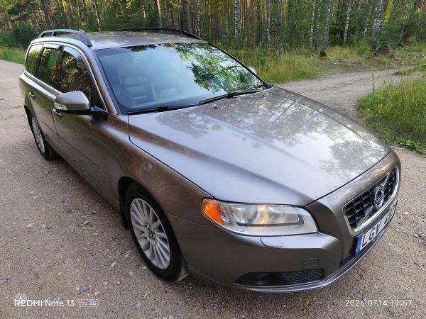 Brown Volvo V70 2010 in Vilnius, with an engine capacity of 2.40 L and mileage of 372 thousand km for 4900 €, photo 3 on AUTOMOTO.COM.LV
