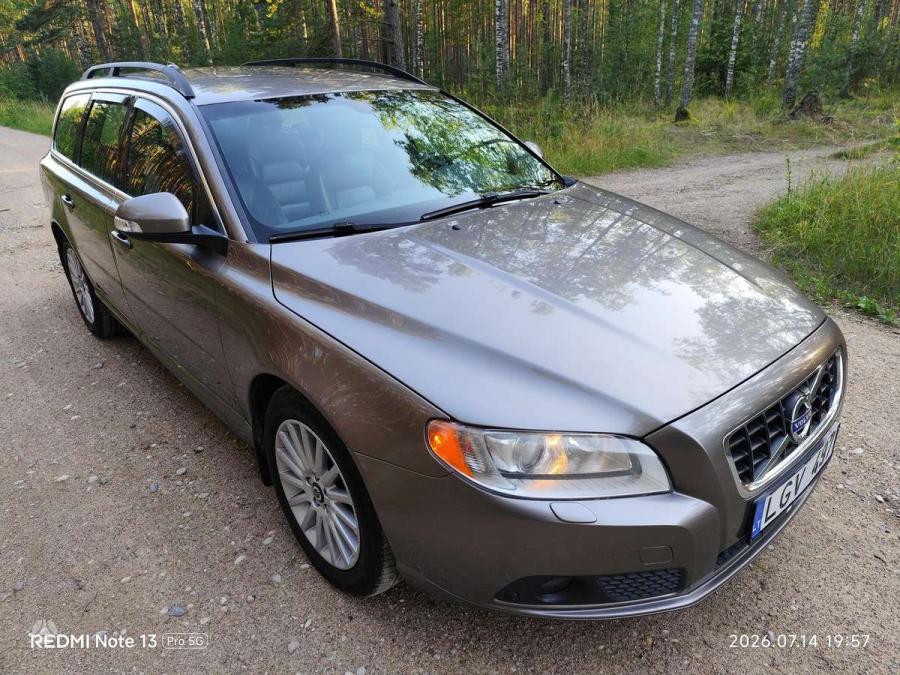 Brown Volvo V70 2010 in Vilnius, with an engine capacity of 2.40 L and mileage of 372 thousand km for 4900 €, photo 4 on AUTOMOTO.COM.LV