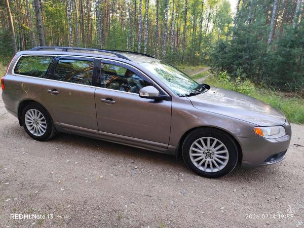 Brown Volvo V70 2010 in Vilnius, with an engine capacity of 2.40 L and mileage of 372 thousand km for 4900 €, photo 4 on AUTOMOTO.COM.LV