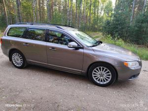 Brown Volvo V70 2010 in Vilnius, with an engine capacity of 2.40 L and mileage of 372 thousand km for 4900 €, photo 5 on AUTOMOTO.COM.LV