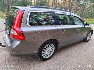 Brown Volvo V70 2010 in Vilnius, with an engine capacity of 2.40 L and mileage of 372 thousand km for 4900 €, photo 6 on AUTOMOTO.COM.LV