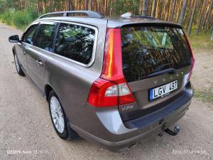 Brown Volvo V70 2010 in Vilnius, with an engine capacity of 2.40 L and mileage of 372 thousand km for 4900 €, photo 8 on AUTOMOTO.COM.LV