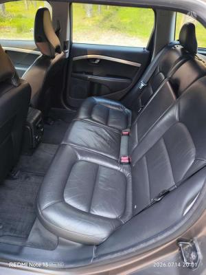 Brown Volvo V70 2010 in Vilnius, with an engine capacity of 2.40 L and mileage of 372 thousand km for 4900 €, photo 15 on AUTOMOTO.COM.LV