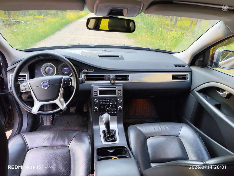 Brown Volvo V70 2010 in Vilnius, with an engine capacity of 2.40 L and mileage of 372 thousand km for 4900 €, photo 16 on AUTOMOTO.COM.LV