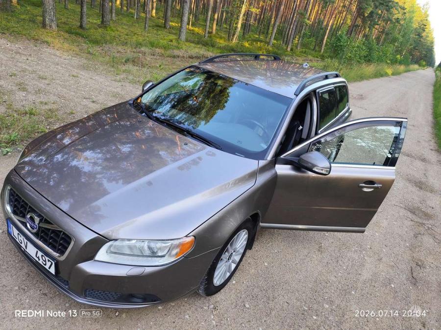 Brown Volvo V70 2010 in Vilnius, with an engine capacity of 2.40 L and mileage of 372 thousand km for 4900 €, photo 19 on AUTOMOTO.COM.LV
