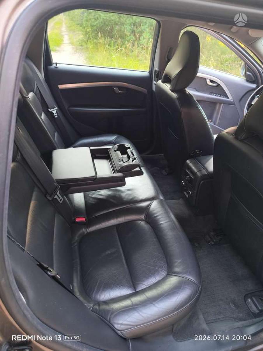 Brown Volvo V70 2010 in Vilnius, with an engine capacity of 2.40 L and mileage of 372 thousand km for 4900 €, photo 20 on AUTOMOTO.COM.LV