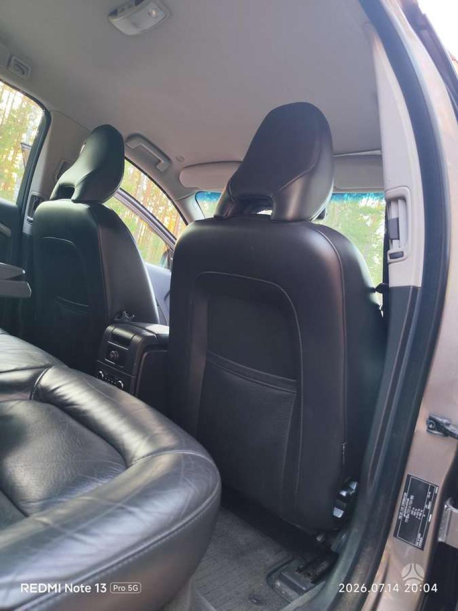 Brown Volvo V70 2010 in Vilnius, with an engine capacity of 2.40 L and mileage of 372 thousand km for 4900 €, photo 21 on AUTOMOTO.COM.LV