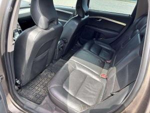 Brūns Volvo V70 2010 Rīga, ar dzinēja tilpumu 2.40 L un nobraukumu 346 tūkst. km par 2590 €, foto 7 vietnē AUTOMOTO.COM.LV
