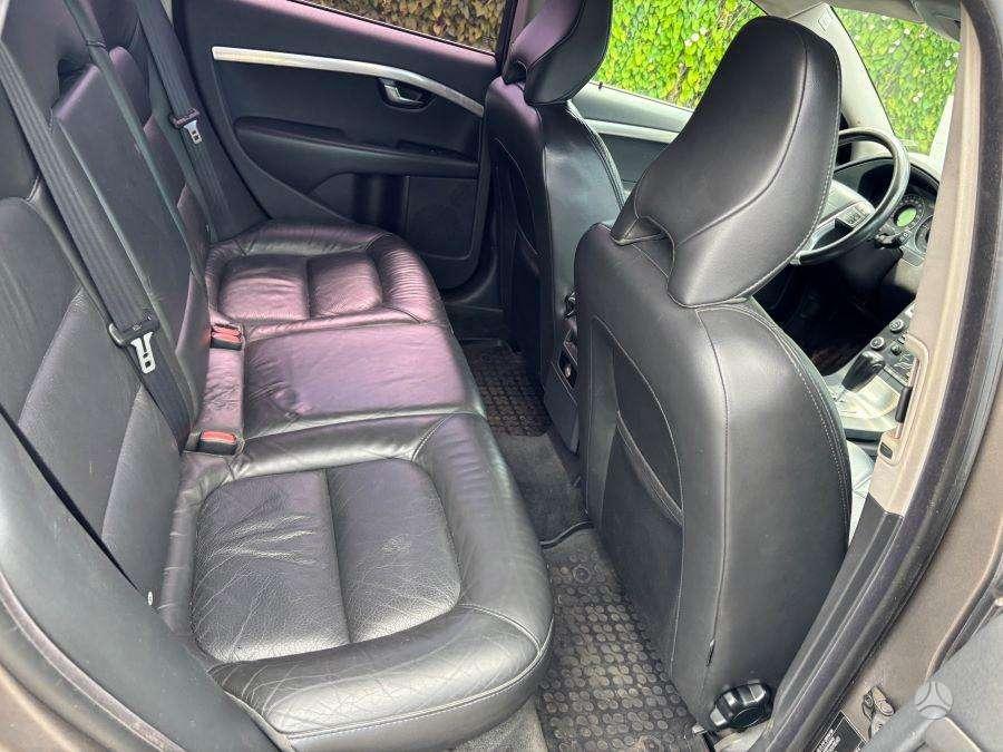 Brūns Volvo V70 2010 Rīga, ar dzinēja tilpumu 2.40 L un nobraukumu 346 tūkst. km par 2590 €, foto 8 vietnē AUTOMOTO.COM.LV