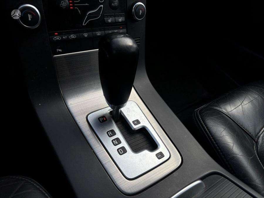 Brūns Volvo V70 2010 Rīga, ar dzinēja tilpumu 2.40 L un nobraukumu 346 tūkst. km par 2590 €, foto 13 vietnē AUTOMOTO.COM.LV
