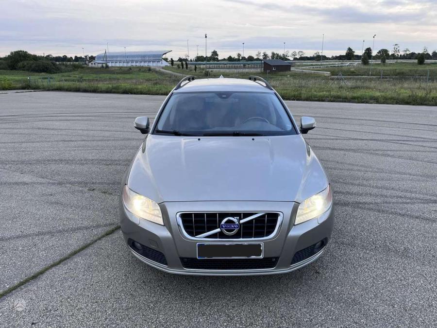 Brūns Volvo V70 2010 Raseiniai, ar dzinēja tilpumu 2.40 L un nobraukumu 331 tūkst. km par 4600 €, foto 3 vietnē AUTOMOTO.COM.LV
