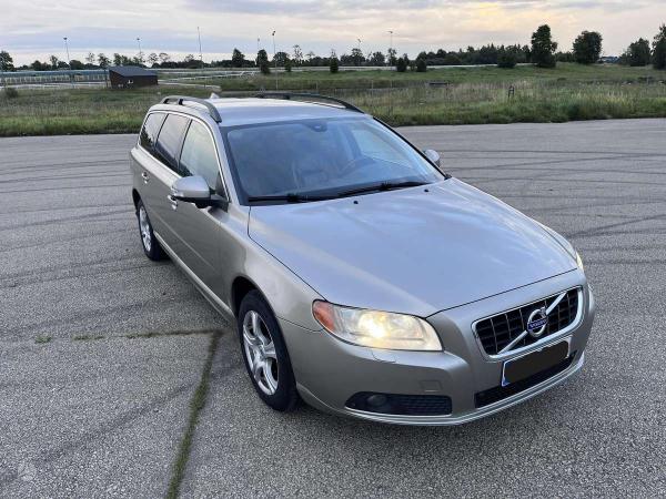 Brown Volvo V70 2010 in Raseiniai, with an engine capacity of 2.40 L and mileage of 331 thousand km for 4600 €, photo 4 on AUTOMOTO.COM.LV