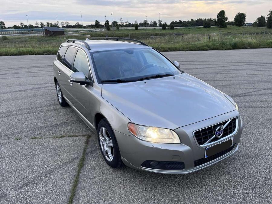 Brūns Volvo V70 2010 Raseiniai, ar dzinēja tilpumu 2.40 L un nobraukumu 331 tūkst. km par 4600 €, foto 4 vietnē AUTOMOTO.COM.LV
