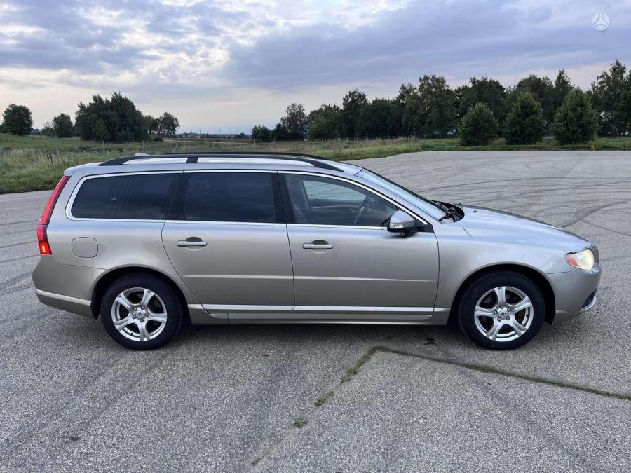Brūns Volvo V70 2010 Raseiniai, ar dzinēja tilpumu 2.40 L un nobraukumu 331 tūkst. km par 4600 €, foto 5 vietnē AUTOMOTO.COM.LV