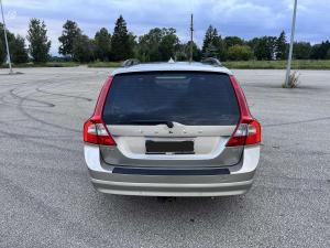 Brūns Volvo V70 2010 Raseiniai, ar dzinēja tilpumu 2.40 L un nobraukumu 331 tūkst. km par 4600 €, foto 7 vietnē AUTOMOTO.COM.LV