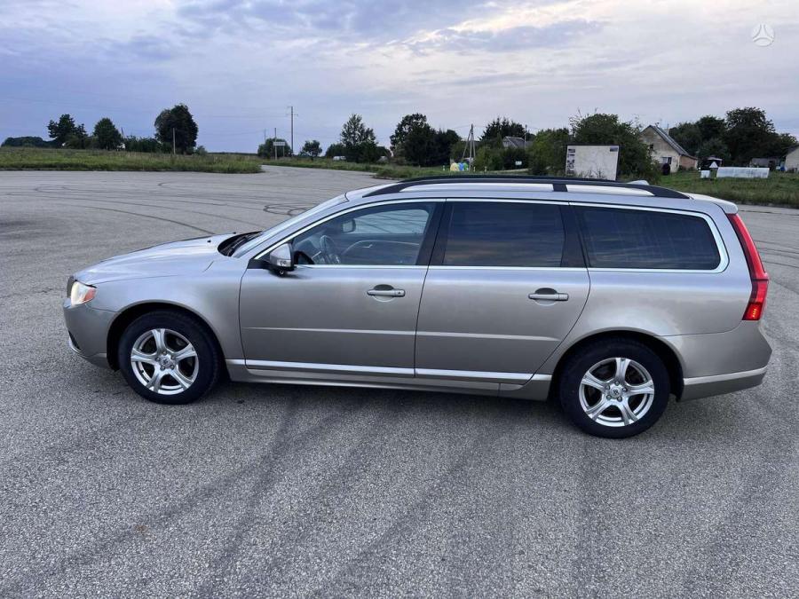 Brūns Volvo V70 2010 Raseiniai, ar dzinēja tilpumu 2.40 L un nobraukumu 331 tūkst. km par 4600 €, foto 9 vietnē AUTOMOTO.COM.LV