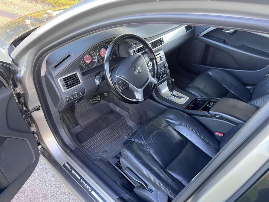 Brūns Volvo V70 2010 Raseiniai, ar dzinēja tilpumu 2.40 L un nobraukumu 331 tūkst. km par 4600 €, foto 13 vietnē AUTOMOTO.COM.LV
