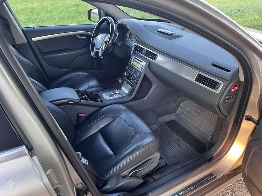 Brūns Volvo V70 2010 Raseiniai, ar dzinēja tilpumu 2.40 L un nobraukumu 331 tūkst. km par 4600 €, foto 14 vietnē AUTOMOTO.COM.LV