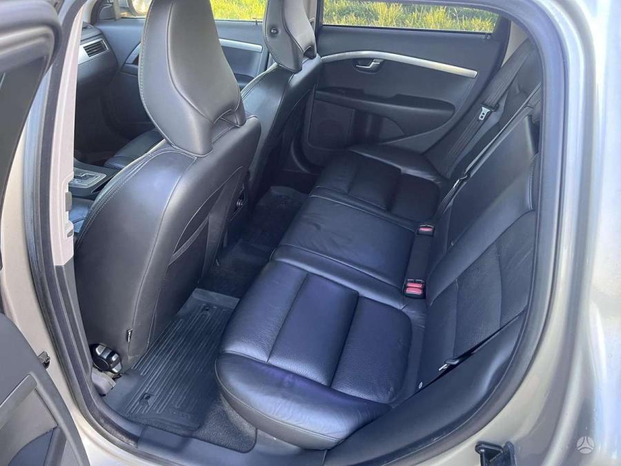 Brūns Volvo V70 2010 Raseiniai, ar dzinēja tilpumu 2.40 L un nobraukumu 331 tūkst. km par 4600 €, foto 15 vietnē AUTOMOTO.COM.LV