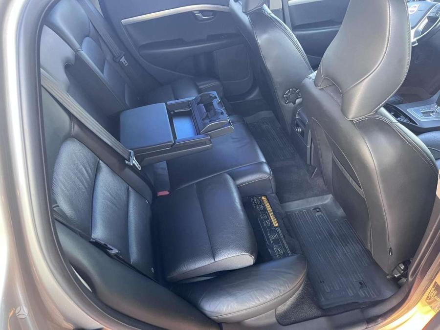 Brūns Volvo V70 2010 Raseiniai, ar dzinēja tilpumu 2.40 L un nobraukumu 331 tūkst. km par 4600 €, foto 16 vietnē AUTOMOTO.COM.LV