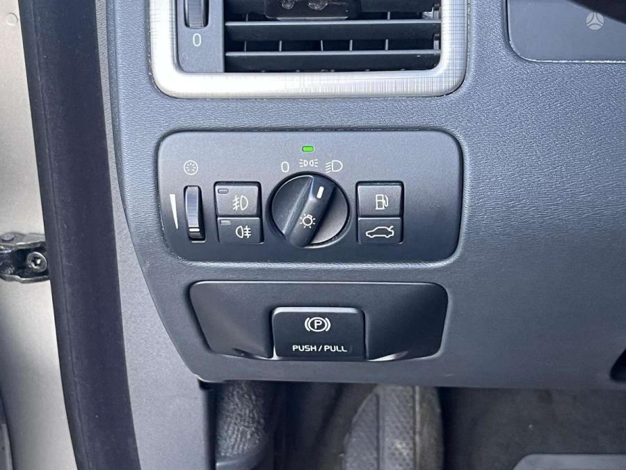 Brūns Volvo V70 2010 Raseiniai, ar dzinēja tilpumu 2.40 L un nobraukumu 331 tūkst. km par 4600 €, foto 22 vietnē AUTOMOTO.COM.LV