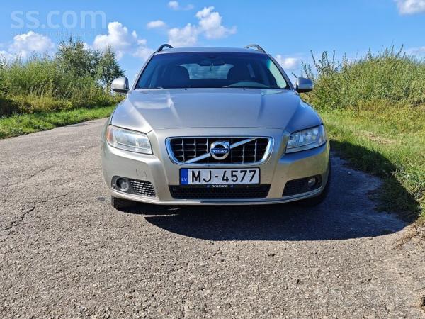 Brown Volvo V70 2010 in Daugavpils, with an engine capacity of 2.40 L and mileage of 316 thousand km for 5600 €, photo 3 on AUTOMOTO.COM.LV