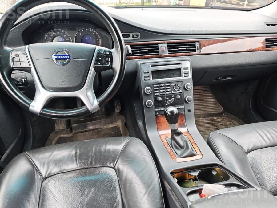 Brūns Volvo V70 2010 Daugavpils, ar dzinēja tilpumu 2.40 L un nobraukumu 316 tūkst. km par 5600 €, foto 5 vietnē AUTOMOTO.COM.LV