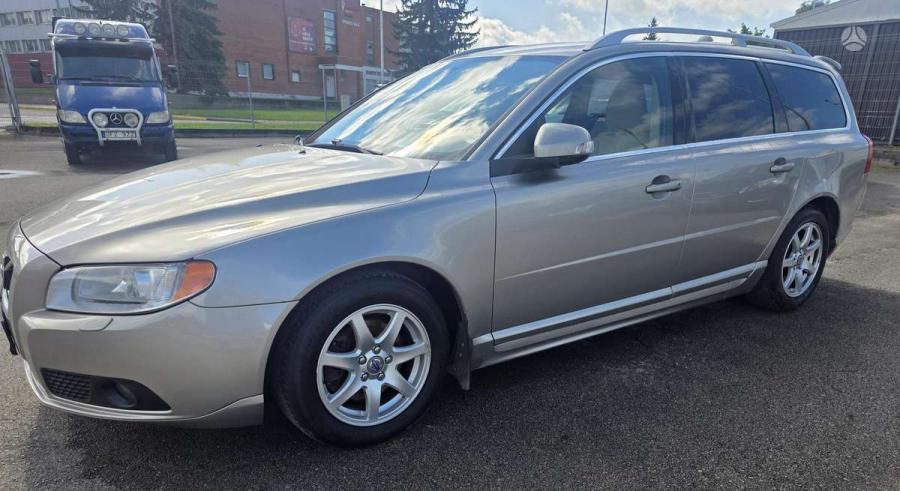 Brown Volvo V70 2010 in Marijampole, with an engine capacity of 1.56 L and mileage of 348 thousand km for 3300 €, photo 6 on AUTOMOTO.COM.LV