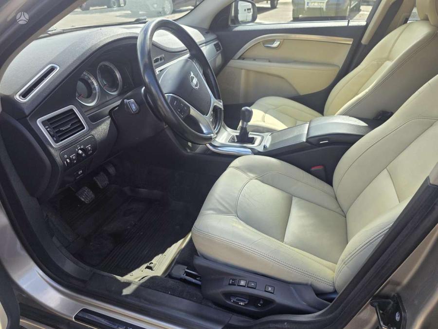 Brown Volvo V70 2010 in Marijampole, with an engine capacity of 1.56 L and mileage of 348 thousand km for 3300 €, photo 9 on AUTOMOTO.COM.LV