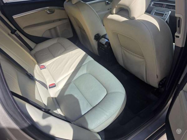 Brown Volvo V70 2010 in Marijampole, with an engine capacity of 1.56 L and mileage of 348 thousand km for 3300 €, photo 11 on AUTOMOTO.COM.LV