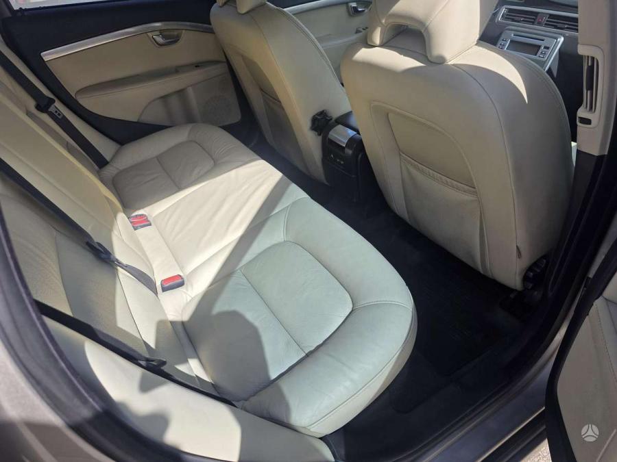 Brown Volvo V70 2010 in Marijampole, with an engine capacity of 1.56 L and mileage of 348 thousand km for 3300 €, photo 11 on AUTOMOTO.COM.LV