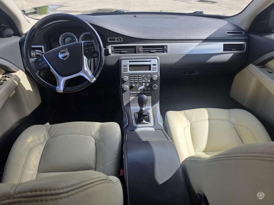 Brown Volvo V70 2010 in Marijampole, with an engine capacity of 1.56 L and mileage of 348 thousand km for 3300 €, photo 13 on AUTOMOTO.COM.LV