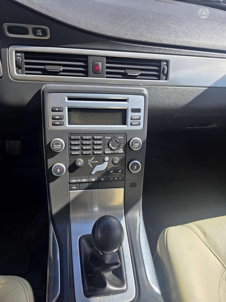 Brown Volvo V70 2010 in Marijampole, with an engine capacity of 1.56 L and mileage of 348 thousand km for 3300 €, photo 14 on AUTOMOTO.COM.LV