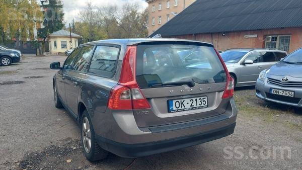 Вольво В70 2010 в Даугавпилс на AUTOMOTO.COM.LV Коричневый Вольво В70 2010 в Даугавпилс, объемом двигателя 2.00 л и пробегом 0 тыс. км за 3550 €, фото 7 на AUTOMOTO.COM.LV