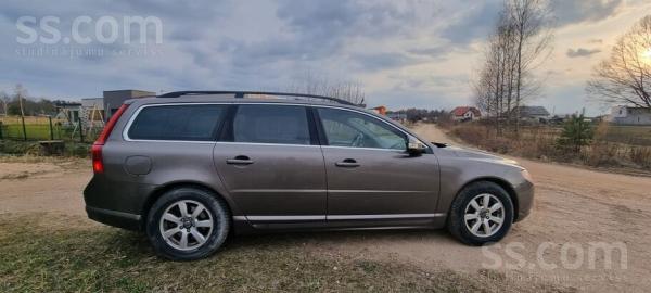 Brown Volvo V70 2011 in Riga, with an engine capacity of 2.40 L and mileage of 323 thousand km for 4999 €, photo 2 on AUTOMOTO.COM.LV