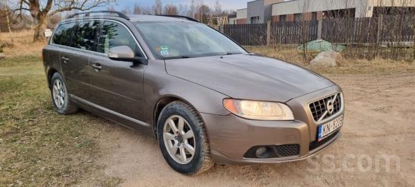 Brown Volvo V70 2011 in Riga, with an engine capacity of 2.40 L and mileage of 323 thousand km for 4999 €, photo 3 on AUTOMOTO.COM.LV