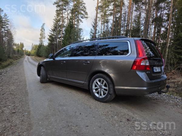 Brown Volvo V70 2011 in Ventspils, with an engine capacity of 2.00 L and mileage of 306 thousand km for 3650 €, photo 1 on AUTOMOTO.COM.LV