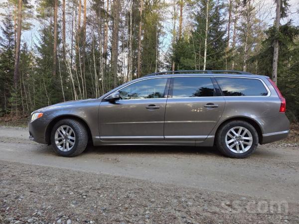 Brown Volvo V70 2011 in Ventspils, with an engine capacity of 2.00 L and mileage of 306 thousand km for 3650 €, photo 2 on AUTOMOTO.COM.LV