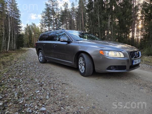 Brown Volvo V70 2011 in Ventspils, with an engine capacity of 2.00 L and mileage of 306 thousand km for 3650 €, photo 5 on AUTOMOTO.COM.LV