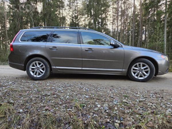 Brown Volvo V70 2011 in Ventspils, with an engine capacity of 2.00 L and mileage of 306 thousand km for 3650 €, photo 6 on AUTOMOTO.COM.LV