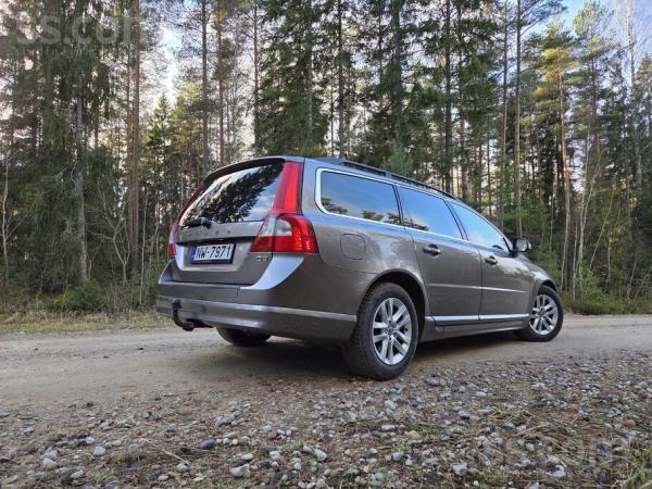 Brown Volvo V70 2011 in Ventspils, with an engine capacity of 2.00 L and mileage of 306 thousand km for 3650 €, photo 7 on AUTOMOTO.COM.LV