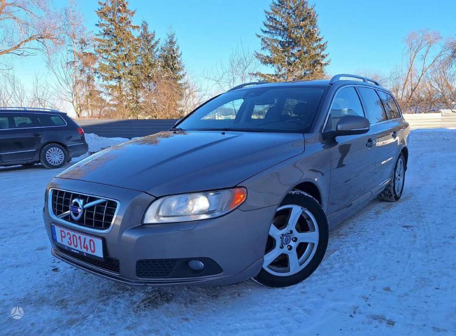 Brown Volvo V70 2011 in Ukmerge, with an engine capacity of 1.56 L and mileage of 311 thousand km for 5500 €, photo 1 on AUTOMOTO.COM.LV
